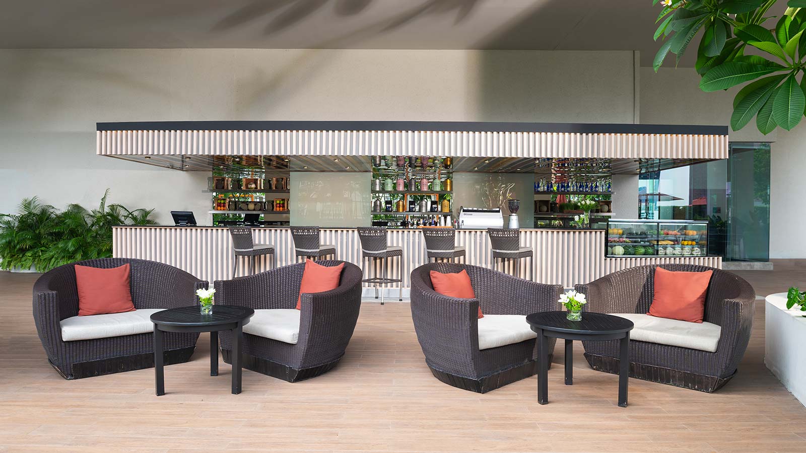 Swimming Pool Bar Bangkok at Amari BKK Hotel Pratunam