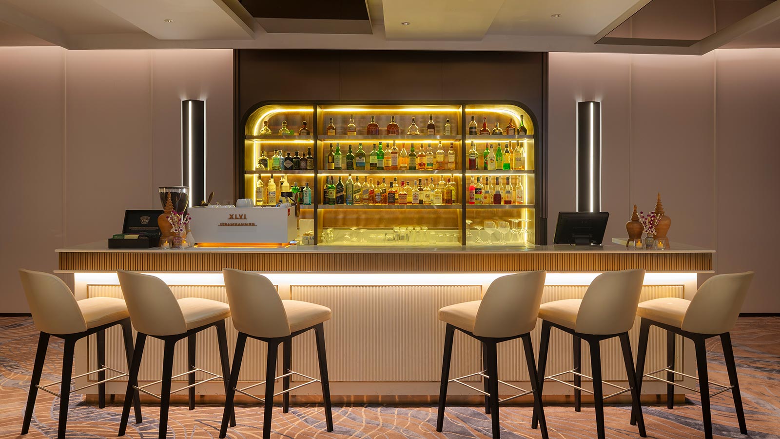 Bangkok Hotel Bar | Maitree Bar in Amari Pratunam Lobby
