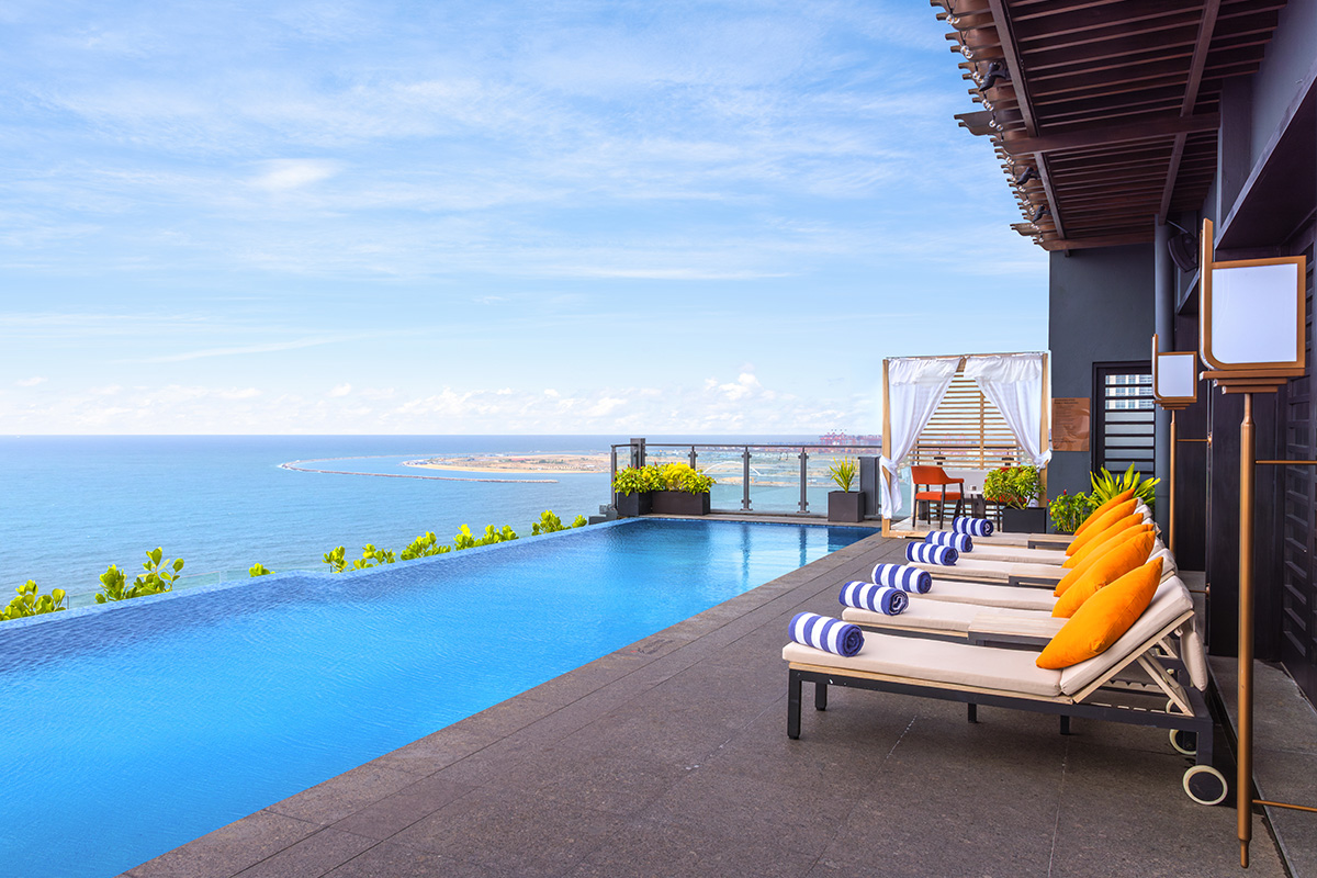 Club Pahana & Rooftop Pool | Amari Colombo Sri Lanka