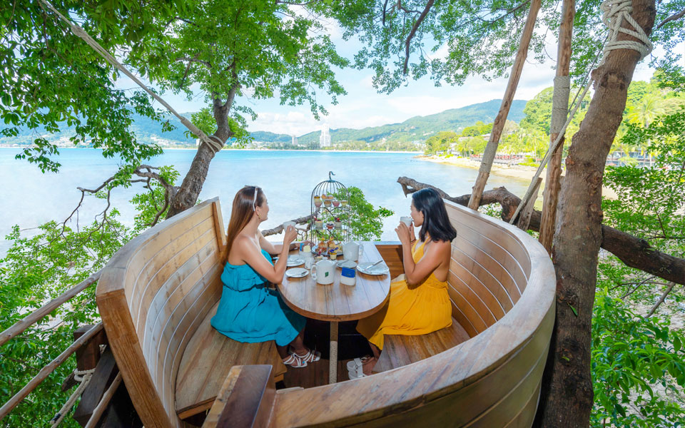 5-Star Resort on Patong Beach Dining | Amari Phuket The TreePods