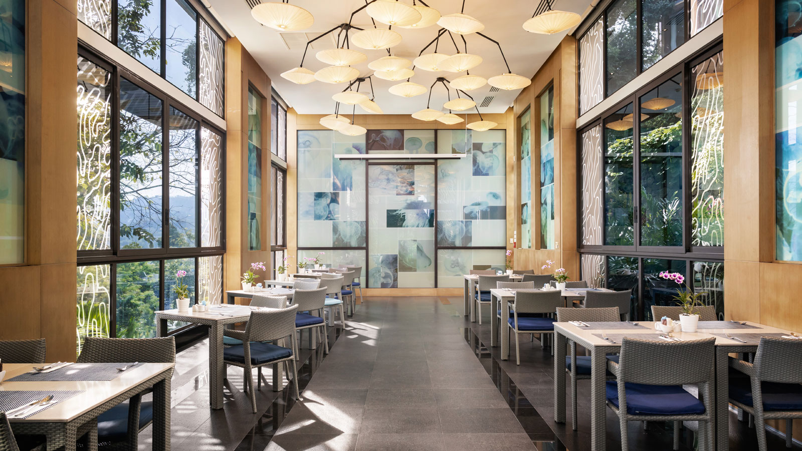 5-Star Patong Beach Resort | Amari Phuket Coral Lounge