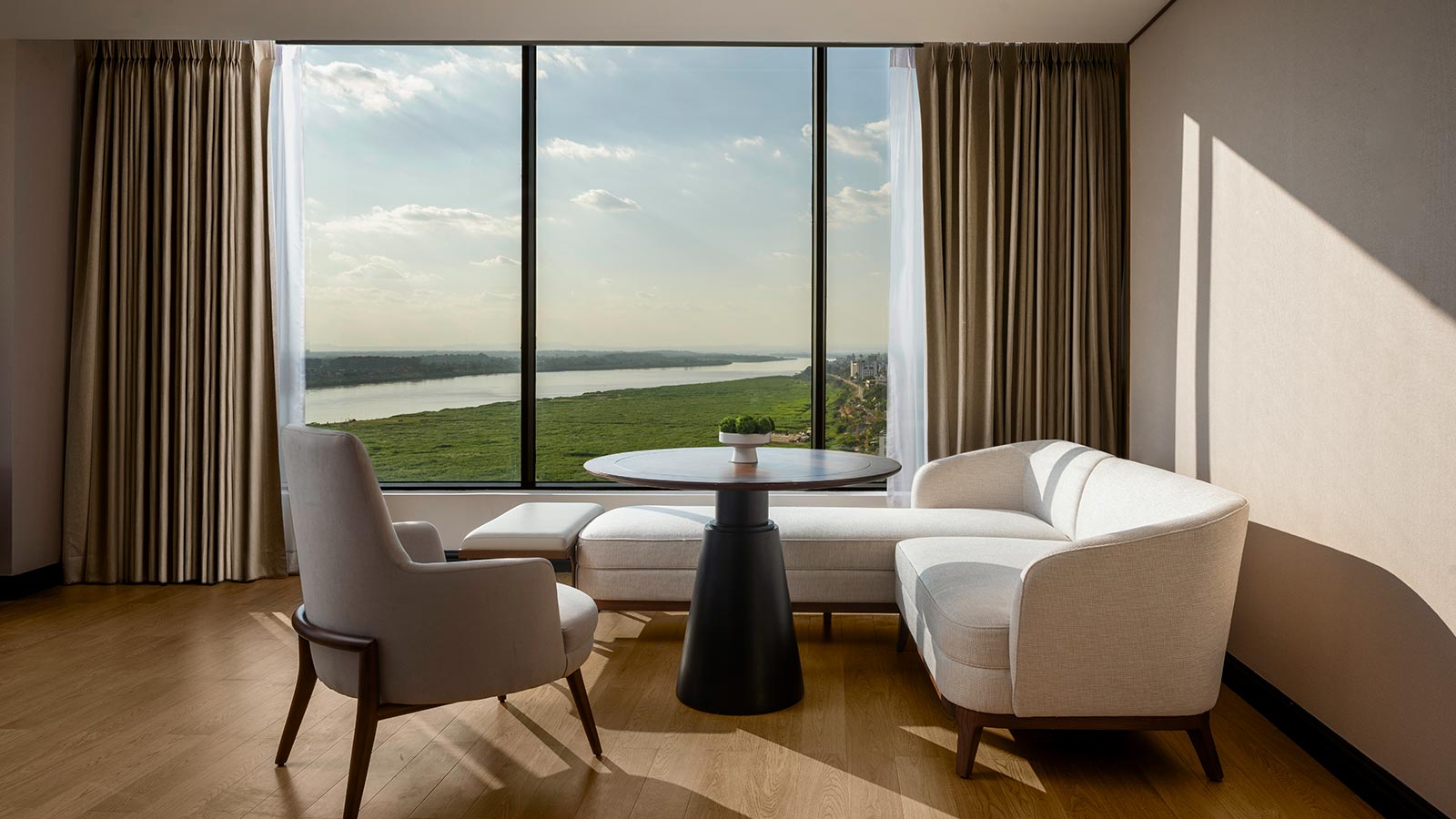 Family Hotel Room Vientiane | Presidential Suite Amari