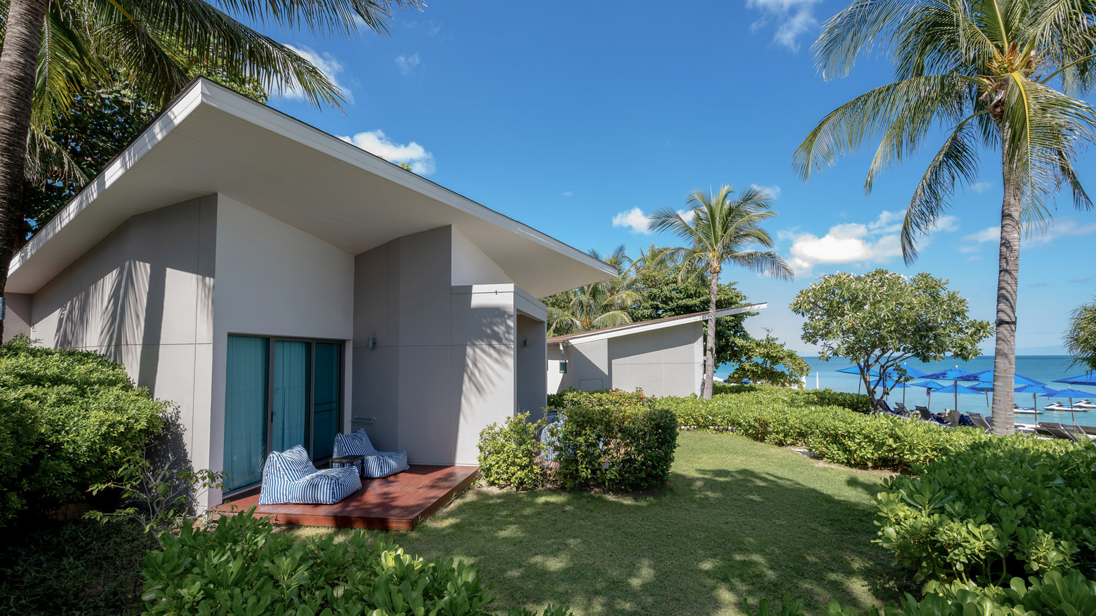 Accommodation Koh Samui | Deluxe Beachfront Room at OZO