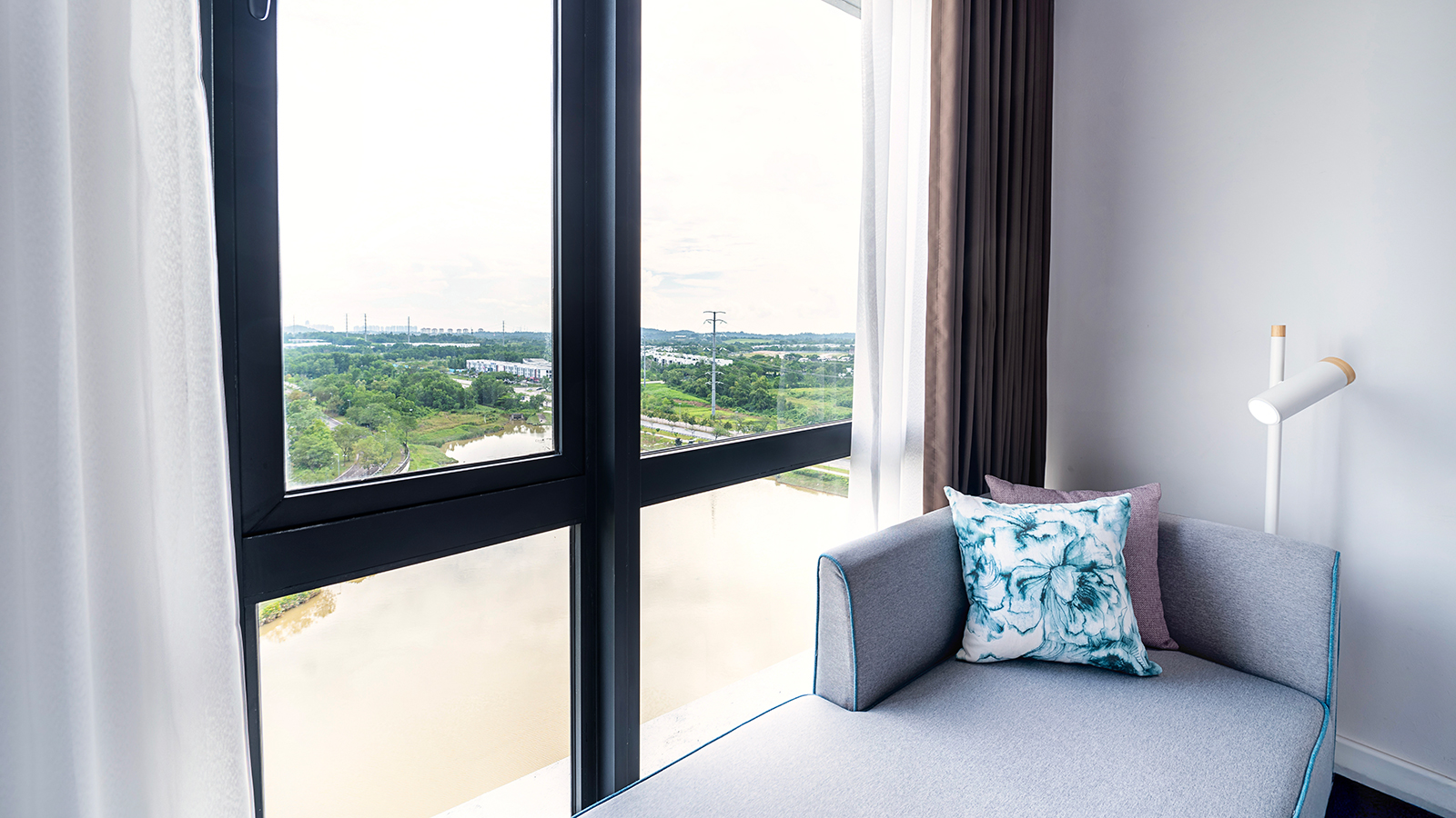 Deluxe Lake View King or Twin Room | 26 sqm | OZO Medini Malaysia