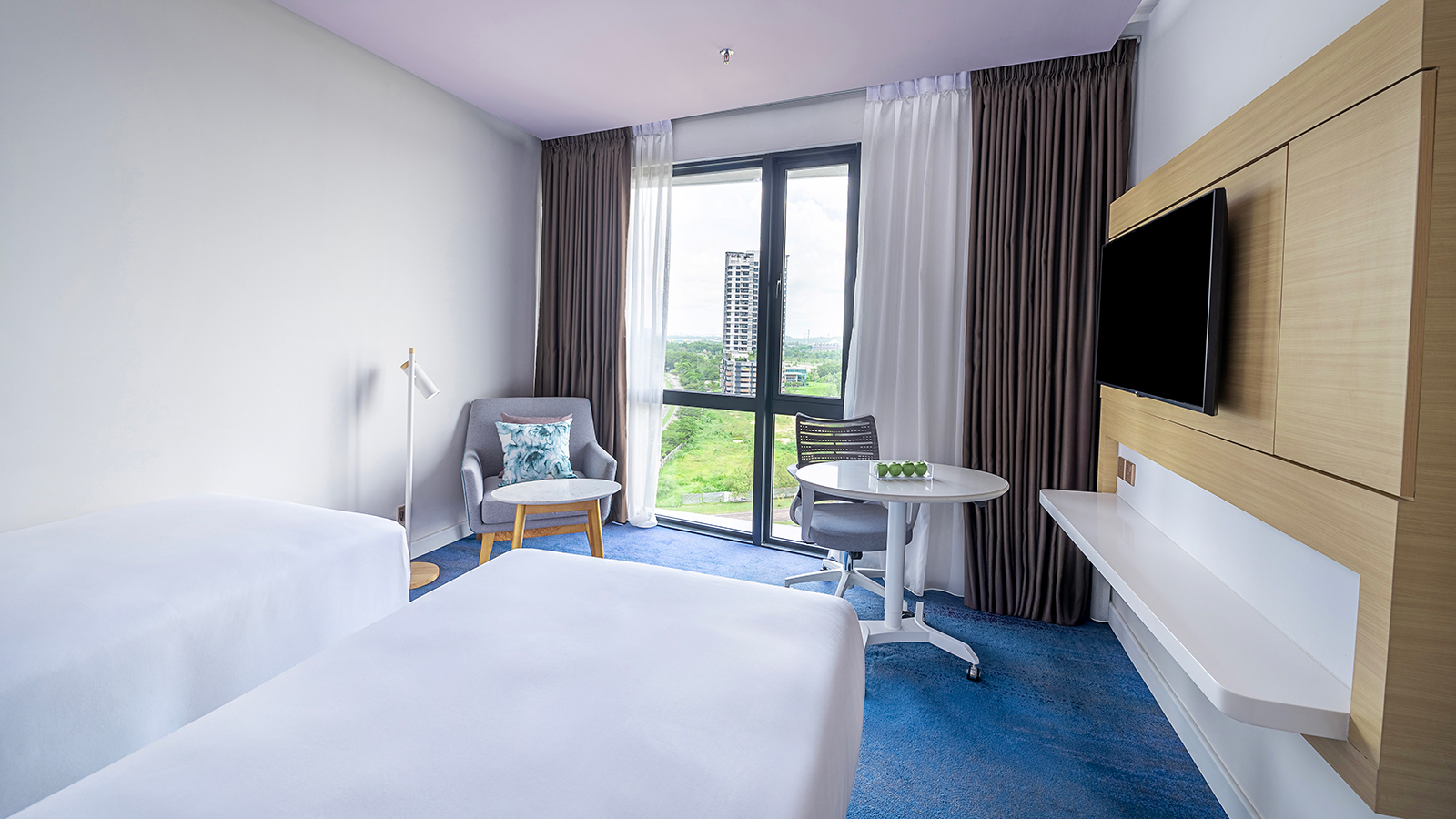Deluxe Lake View King or Twin Room | 26 sqm | OZO Medini Malaysia